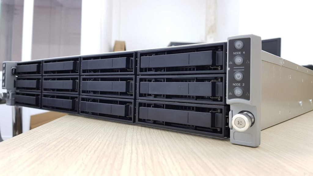 Review hệ thống máy chủ mật độ cao Intel 2U 4-Node trên nền chassis ...